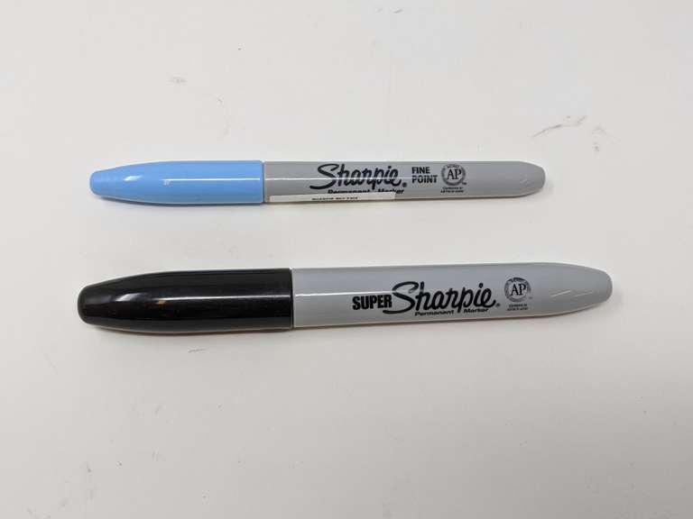 Assortment of 52 Colored Fine Point Sharpies And Super Sharpie in Black ...