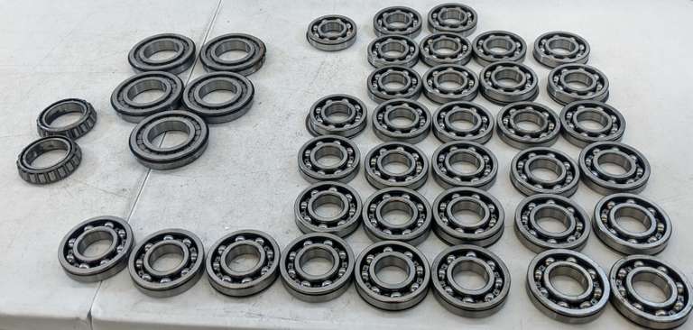 Assortment of 41 Generic Bearings & Roller Bearings - Dutch Goat