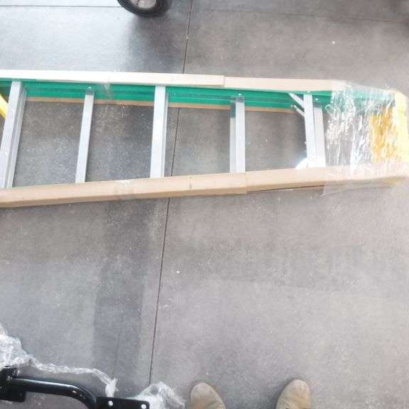 Werner 6ft. Fiberglass Step Ladder With Yellow Top - 225lb Load ...