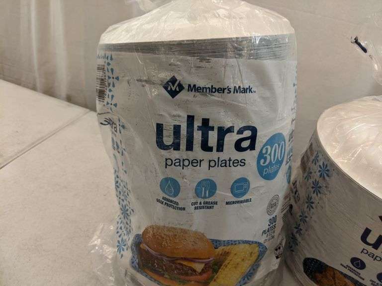 Lot of 2 Ultra Paper Plates - Dutch Goat