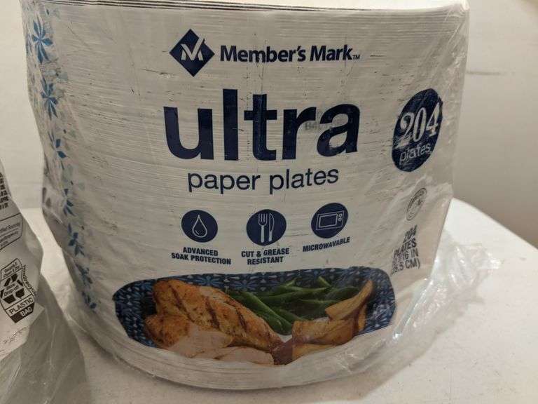 Lot of 2 Ultra Paper Plates - Dutch Goat