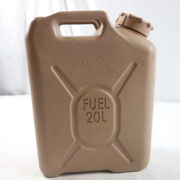 Scepter Military Grade Jerry Fuel Gas Can, 5 Gallon, Triple Handle ...