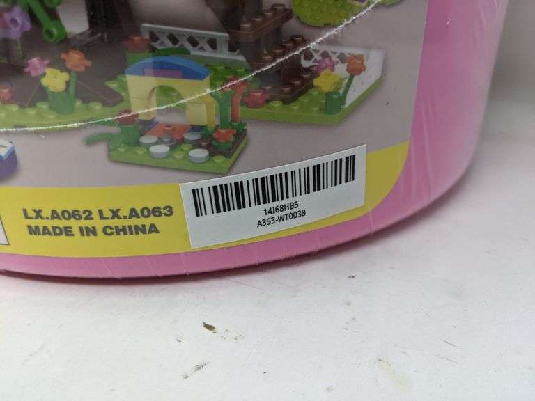 Kith Coffee House 960 Piece Lego Set - Dutch Goat