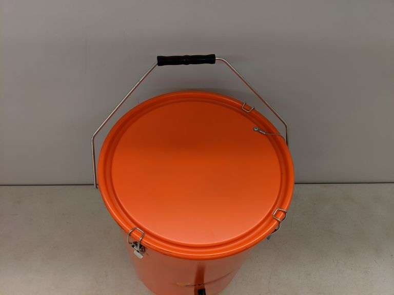 FRYCLONE 6 GALLON ORANGE UTILITY PAIL - Dutch Goat