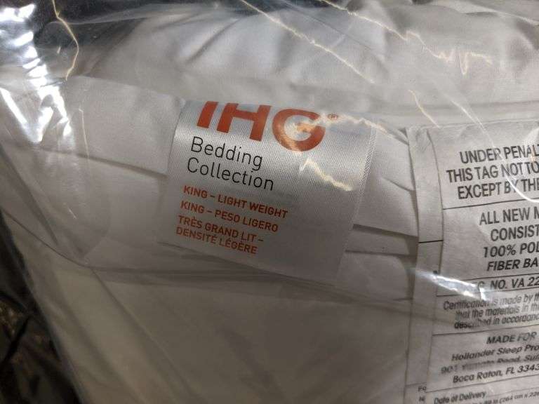 IHG Poly Durvet Blanket Light Weighted White (104" x 89") - Dutch Goat