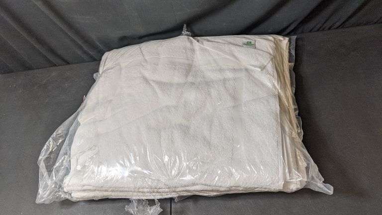 Pack of 10 Holiday Inn White Bath Towels - Dutch Goat