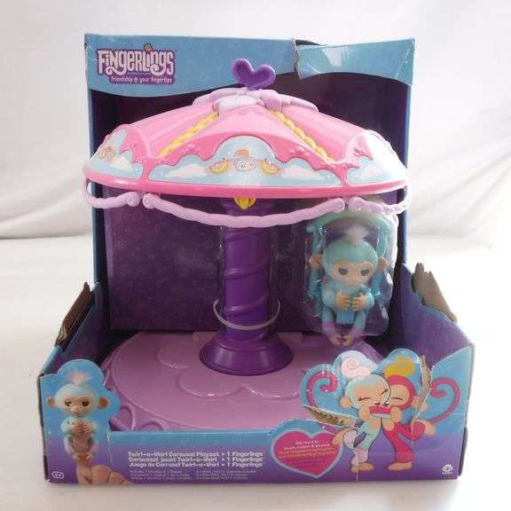 Fingerlings Twirl-A-Whirl Carousel Playset With Abigail (Damaged Box ...