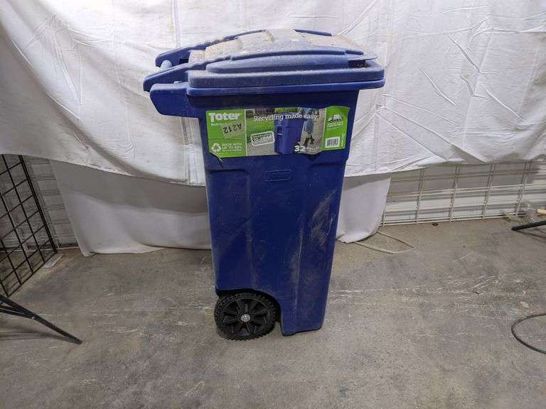 Toter Trash Bin 32 Gallon - Dutch Goat