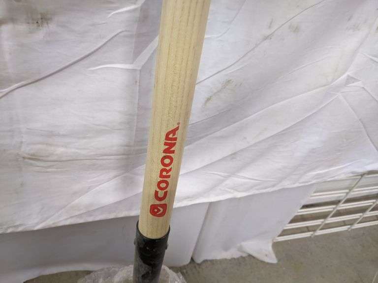 Corona Square Faced Shovel - Dutch Goat