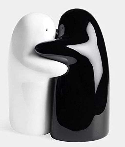 Mint Hug Salt and Pepper Shaker - Dutch Goat