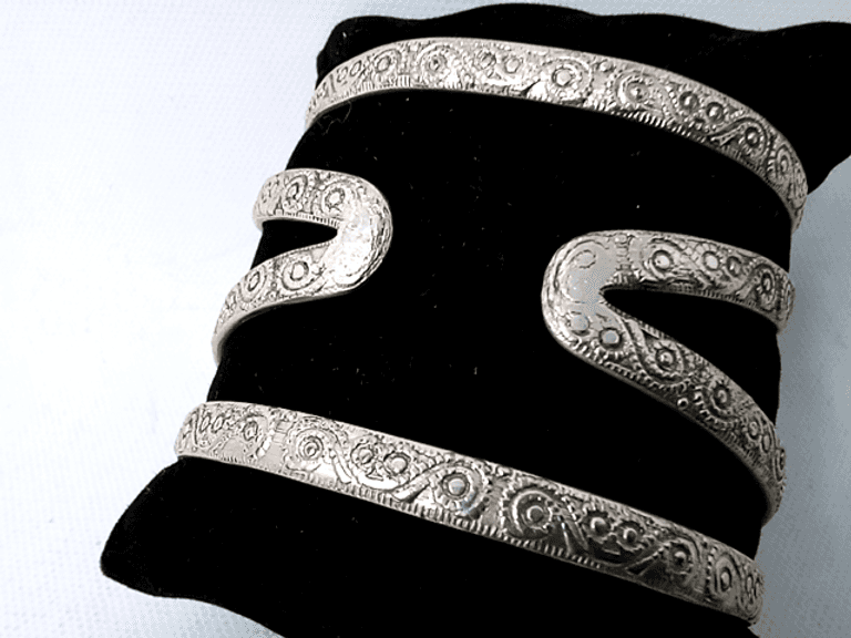 Decorative Cuff/Bracelet, Silver - Dutch Goat