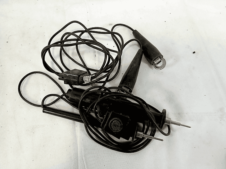 General Electric Snapper AC Volt/AMP/OHM Hook on Meter - Dutch Goat