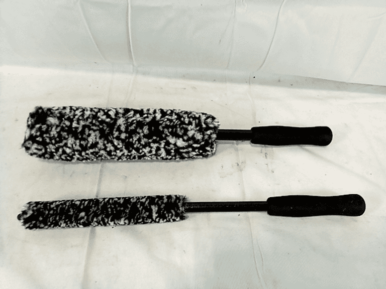 ExoForma Adjustable 2-Piece Wheel Bendable Brush Set, Black, White - Dutch Goat