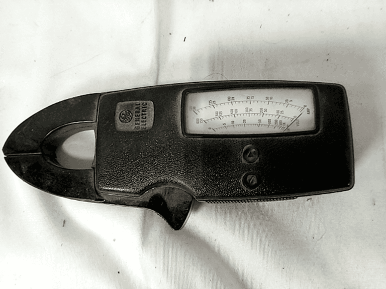General Electric Snapper AC Volt/AMP/OHM Hook on Meter - Dutch Goat