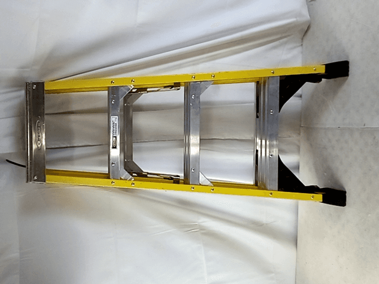 Werner 7304 Type IAA Fiberglass Step Ladder | 3 Steps, Single-Sided ...