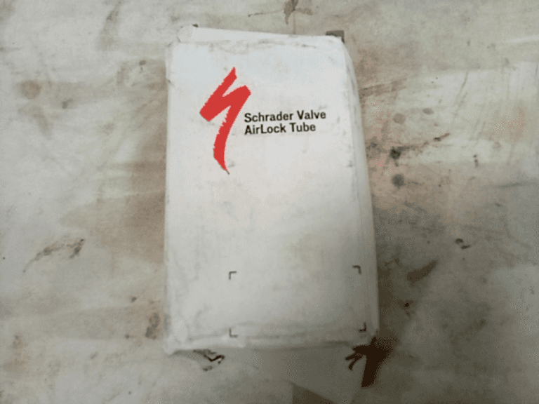 Schrader Valve Thorn-Resistant Tube, AirLock Tube, 40mm, Black - Dutch Goat