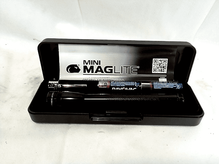 Mini MagLite 2AA LED Flashlight w/Case & 2AA Batteries - Dutch Goat