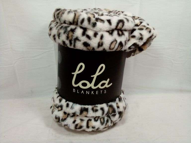 Lola Blankets, Soft Faux Fur Blanket, Large Size, 60"x72", Chillin ...