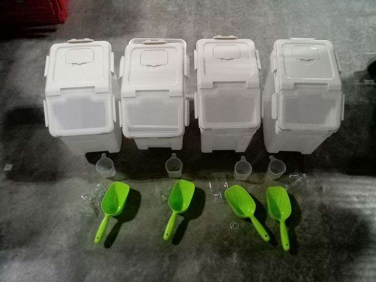 Lot of 4 - Food Containers with Scoop - Dutch Goat