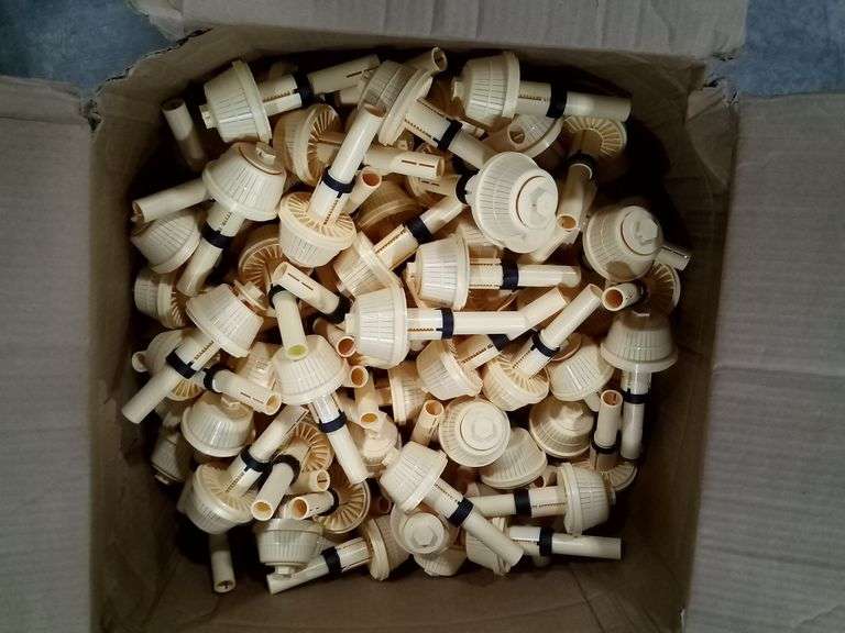 Lot of 100 - Plastic Sand Filter Nozzles, 6.25" - Dutch Goat