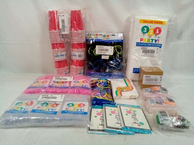 Assortment of 14 - Party Supplies - Dutch Goat