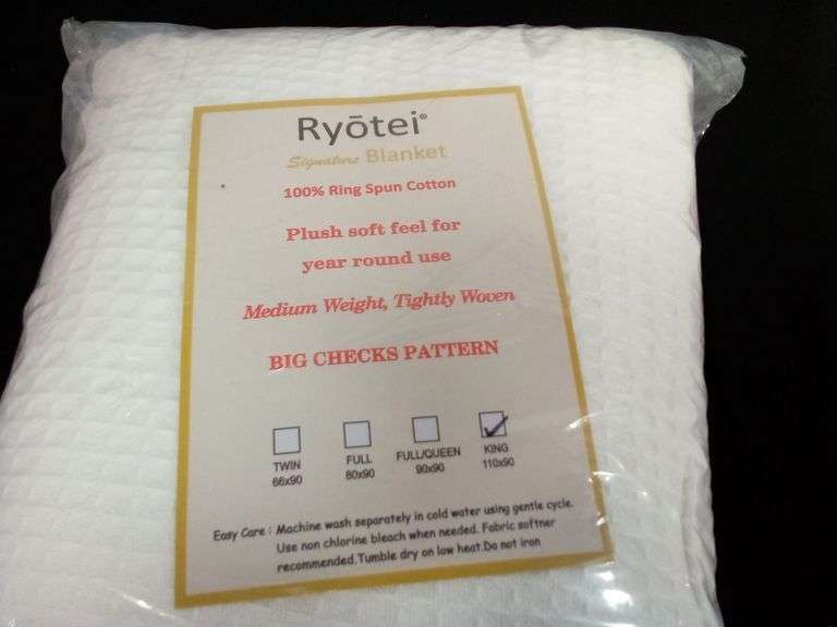 Ryotei Signature Blanket, Plush Soft Feel, 110"x90", White - Dutch Goat