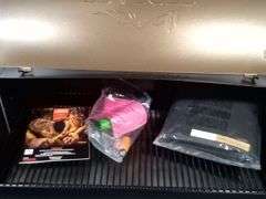 Traeger Texas Elite 34 Pellet Grill – 48" x 20"- DAMAGED LID PICTURED ...
